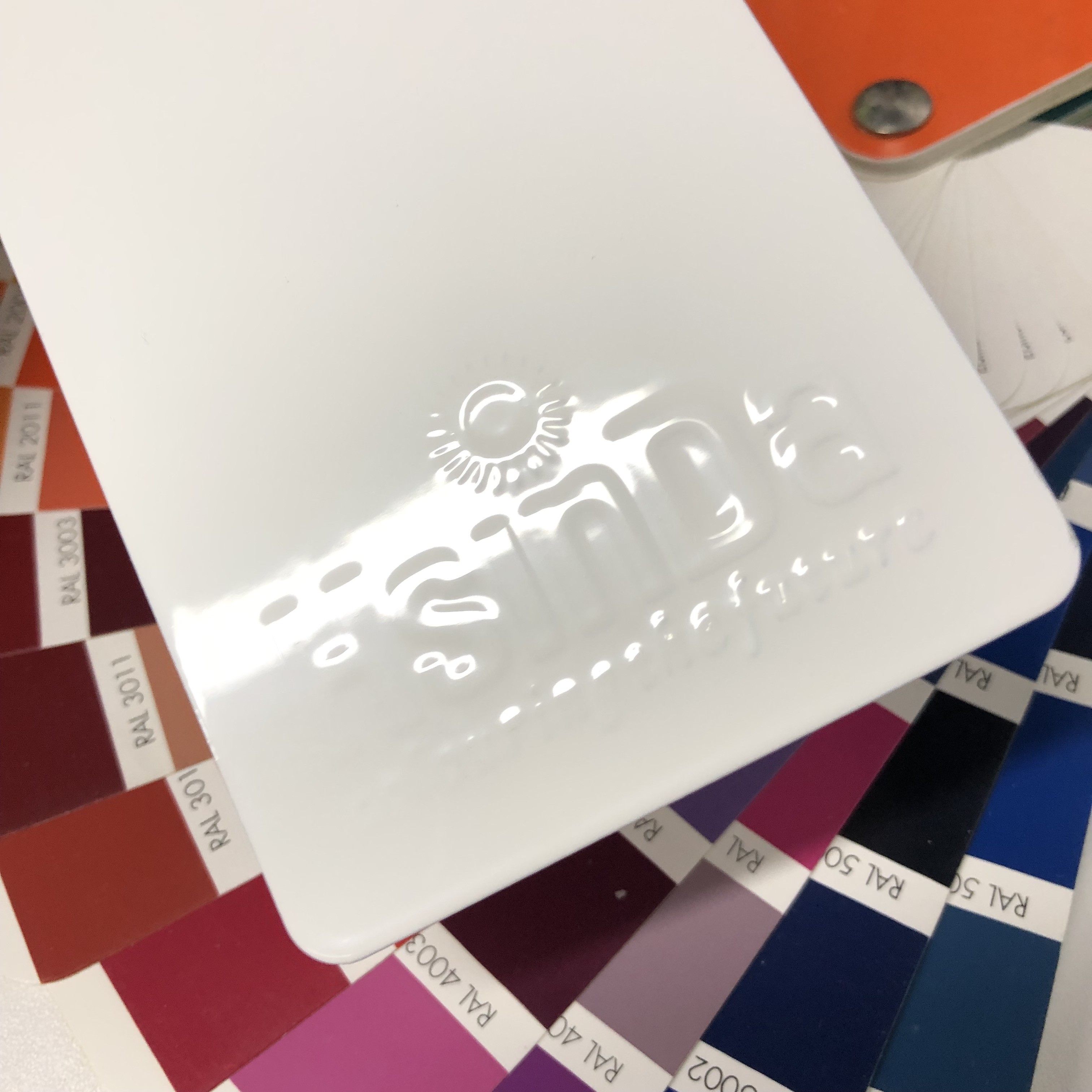 RAL9016 bề mặt sáng trắng Polyester Epoxy Tribo Powder Coating Friction ...